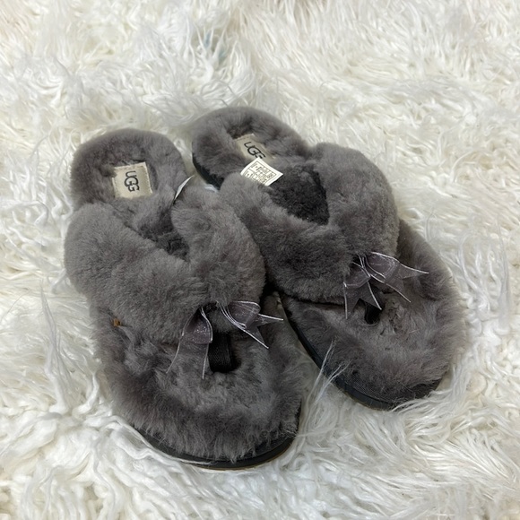 UGG | Shoes | Ugg Gray Fluff Flip Flop Slipper Size Us | Poshmark